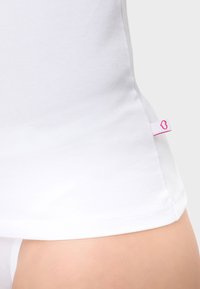 BeeDees IM DOPPELPACK EVERY DAY - Unterhemd/-shirt - weiss/weiß ...