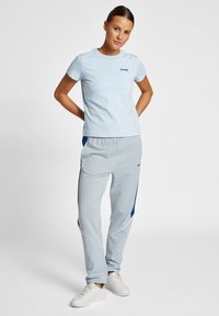 Hummel KRISTY SHORT - T-Shirt basic - celestial blue/blau - Zalando.at