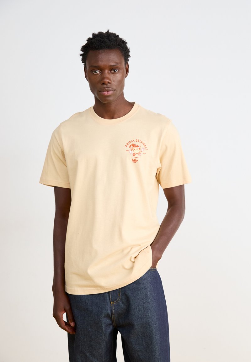 adidas Originals COFFEE CLUB TEE - Print T-shirt - sand strata/beige ...