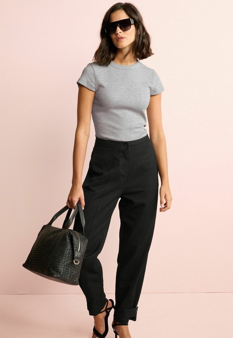 Next RIBBED SHORT SLEEVE CURVED NECK TOP - T-shirt basic - grey/grijs ...