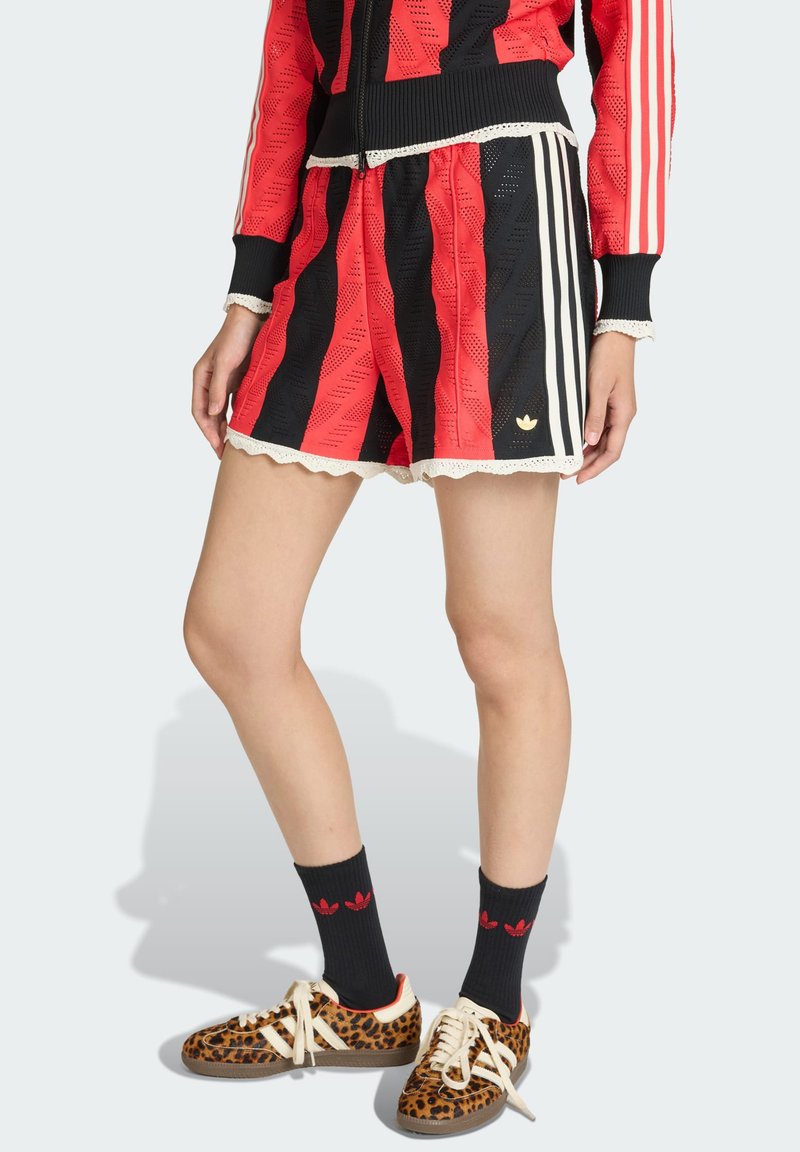 adidas Originals FIREBIRD LO SHO - Shorts - black/semi lucid red/negro ...