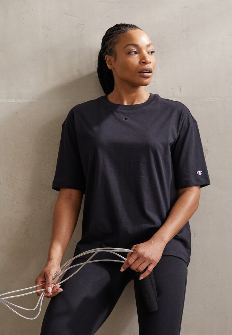 Champion ICONS CREWNECK OVERSIZED - Basic T-shirt - black - Zalando.ie