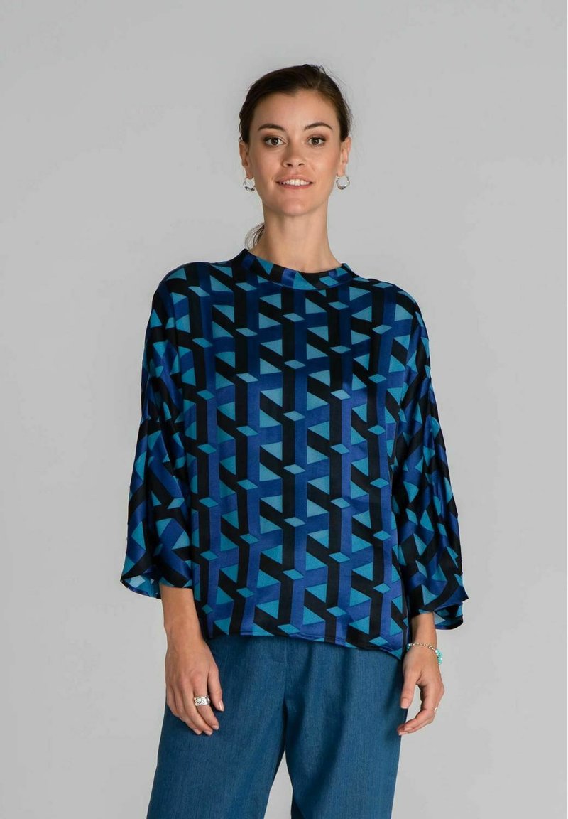 Jascha Stockholm MERCHER PRINTED RETRO - Blouse - retro blue/dark blue ...