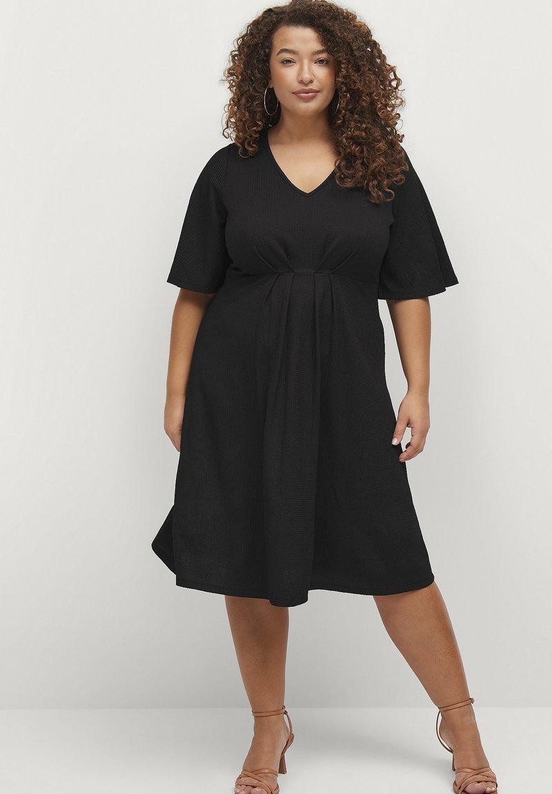 Ellos Plus collection Vestido informal - schwarz/negro - Zalando.es
