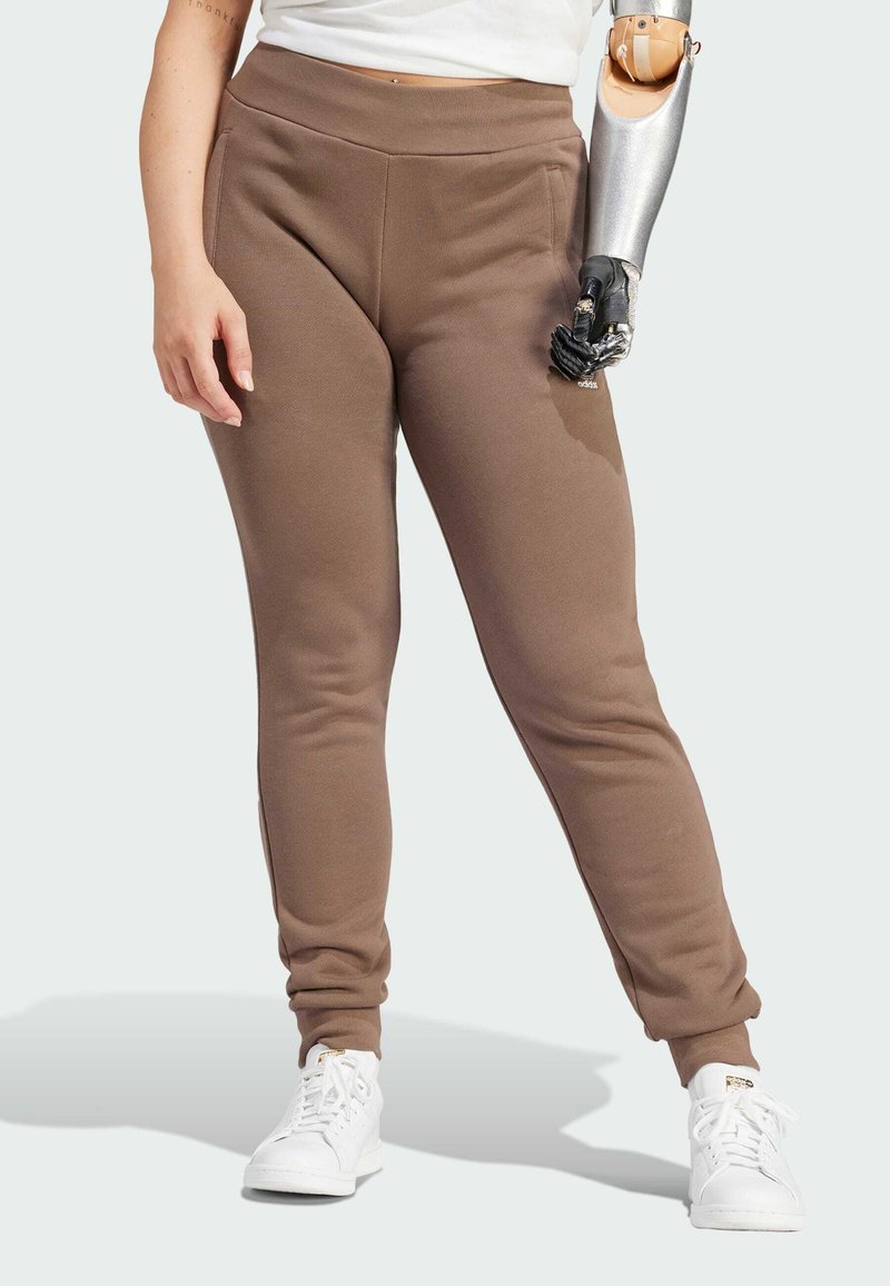 adidas Originals TRAININGS TRACK - Tracksuit bottoms - earth strata ...