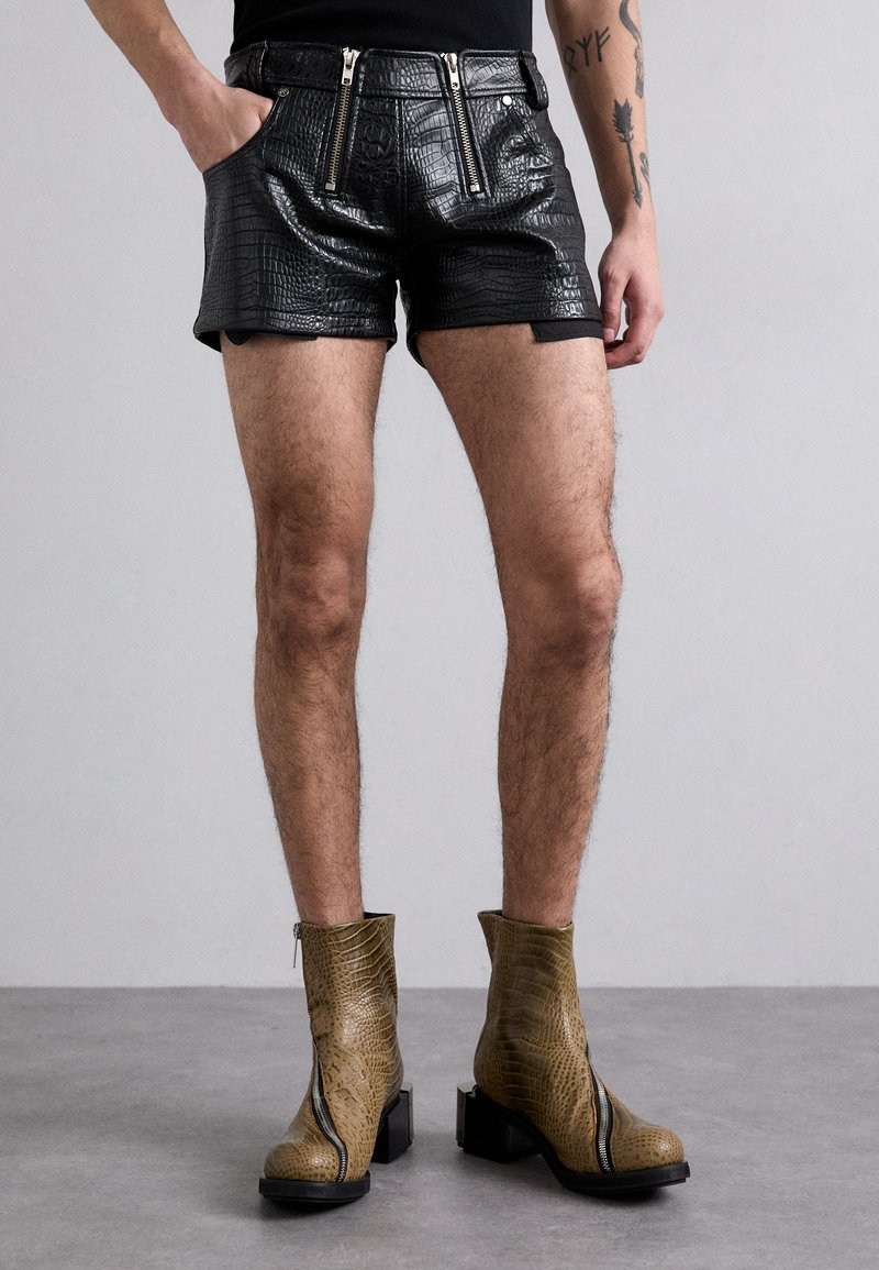 GmbH DOUBLE ZIPS - Shorts - black - Zalando