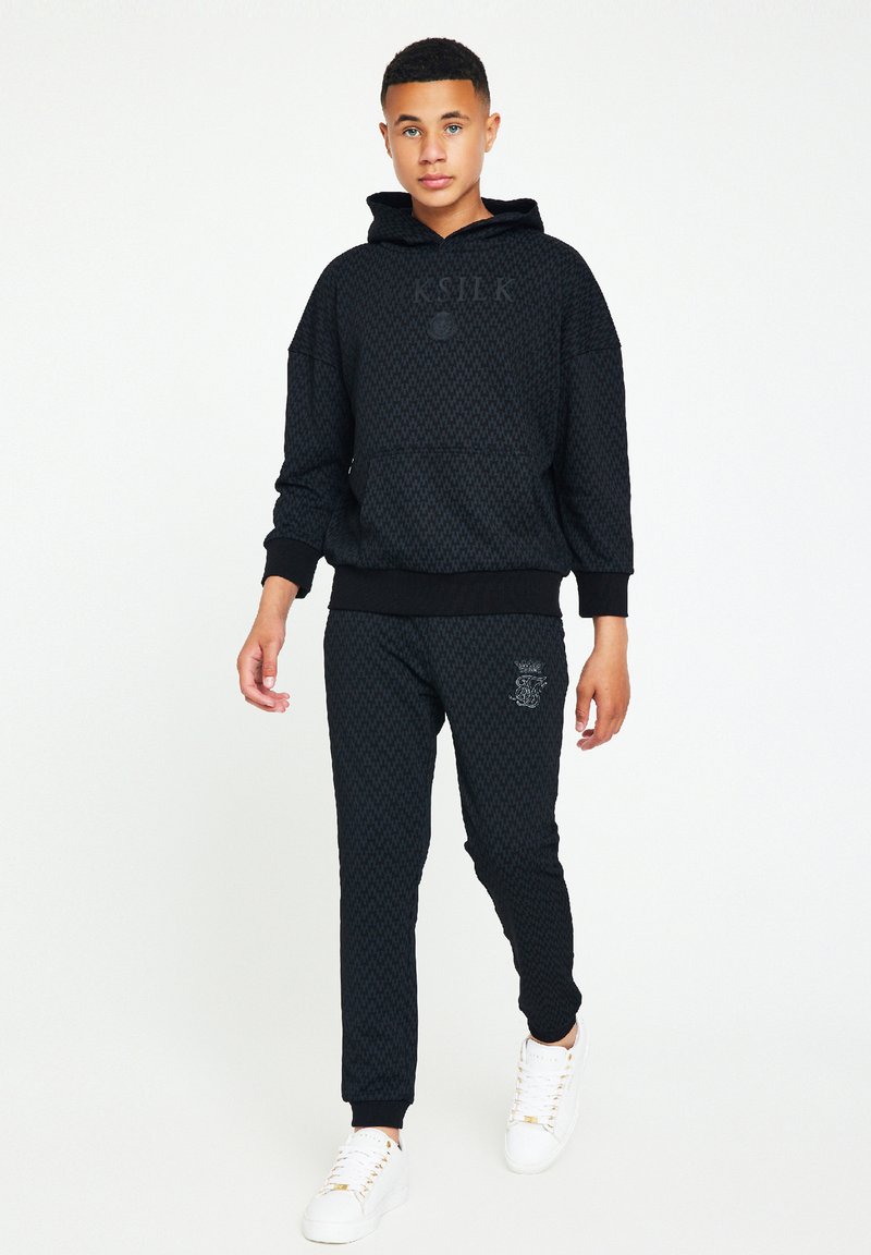 SIKSILK MESSI MONOGRAM PRINT - Tracksuit bottoms - black - Zalando.de
