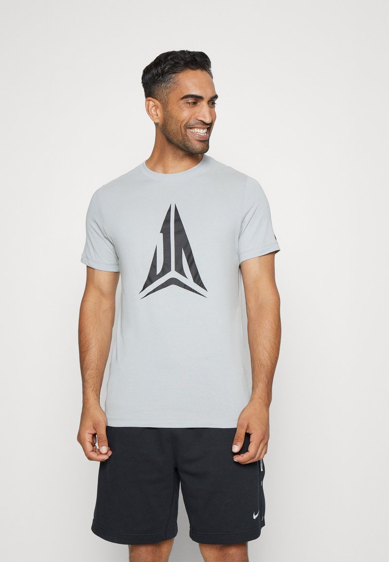 Nike Performance TEE - Tricou cu imprimeu - light smoke grey/gri ...