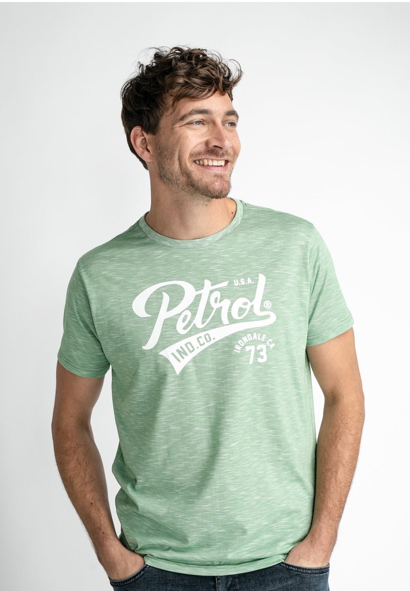 Petrol Industries VINTAGE LOGO - T-shirt con stampa - green ivy/verde ...
