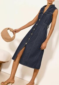 Lipsy REGULAR FIT - BUCKLE DETAIL MIDI DRESS . - Farkkumekko - rinse ...