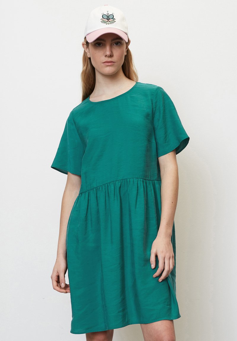 Marc O'Polo DENIM KURZES MIT GERAFFTER TAILLE AUS FLIESSEND - Robe de ...