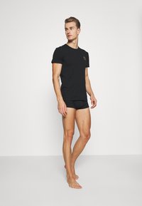 Versace INTIMO UOMO 2 PACK - Unterhemd/-shirt - bianco/nero/weiß ...