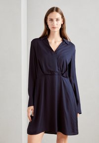 Marc O'Polo DRESS MODERN WRAP STYLE SHIRT COLLAR LONG SLEEVE - Day ...