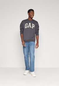 GAP CORE LOGO CREW - Sweatshirt - cast iron/schwarz meliert - Zalando.de