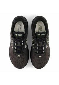 New Balance 1080V15 - Promenadskor - black olivine/svart - Zalando.se