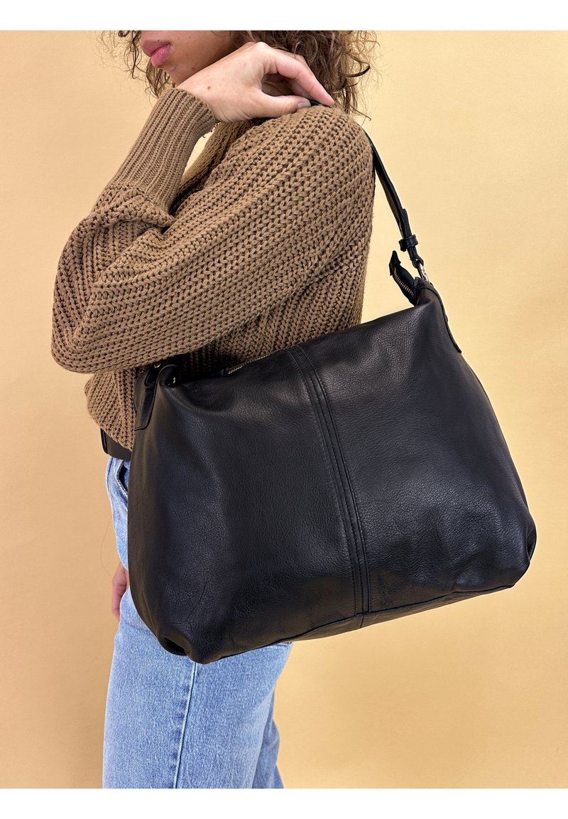 Gusti Leder HANNAH - Handtasche - schwarz - Zalando.at