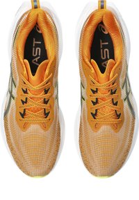 ASICS NOVABLAST 3 LE - Chaussures de running sur route - bright orange ...