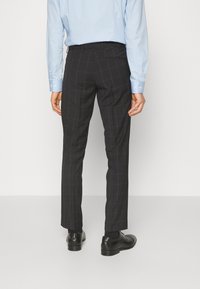 Isaac Dewhirst THE FASHION PEAK WINDOW PANE - Costume - black/noir ...