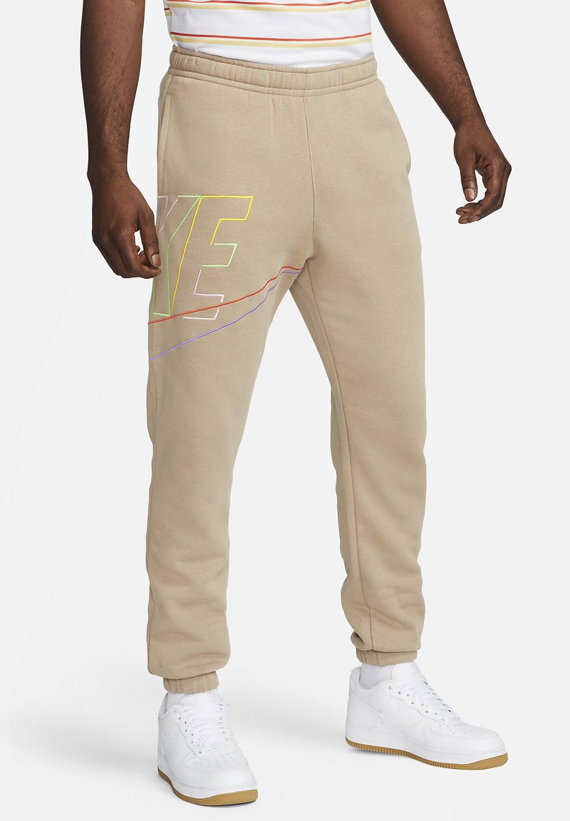 Nike Sportswear M NK CLUB+ BB CUFF PANT MCF - Jogginghose - khaki ...