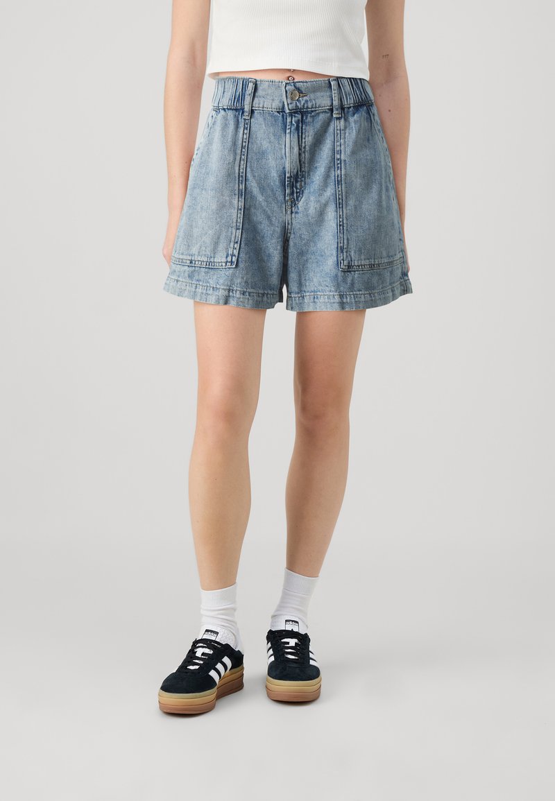 GAP EASY UTILITY - Denim shorts - light wash/light-blue denim - Zalando ...