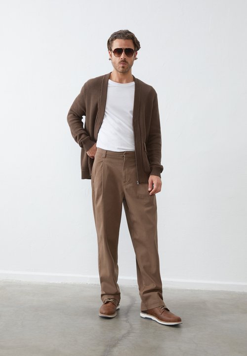 Meestejalatsid ja -riided | ZALANDO