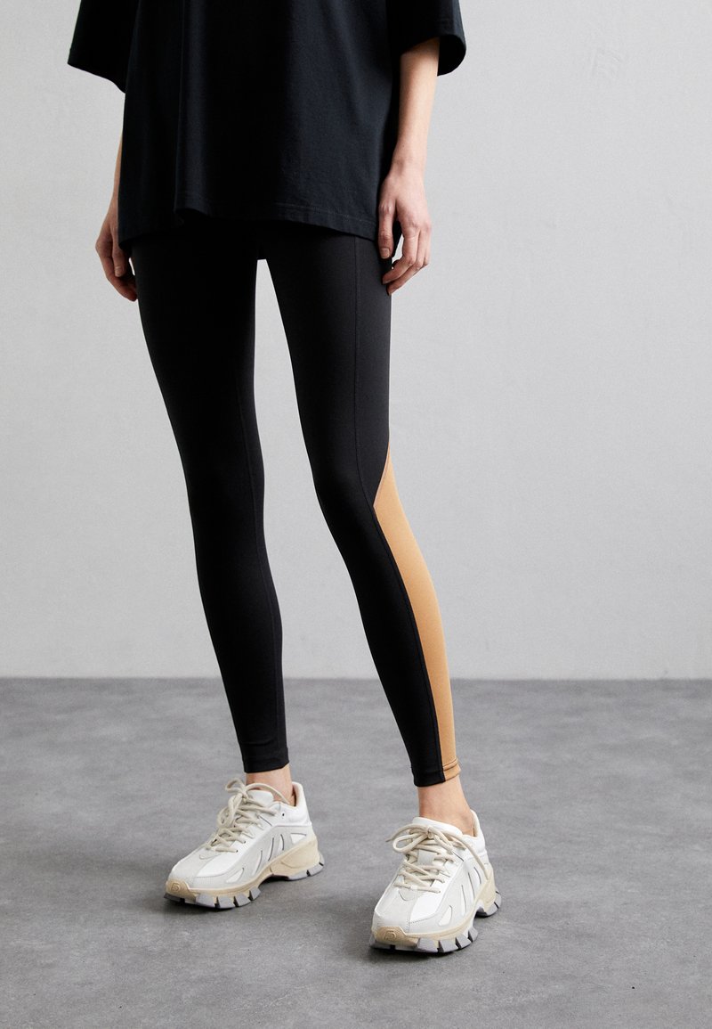 7 DAYS Active PANELLED SIGNATURE - Retuusid - püksid - black/must ...