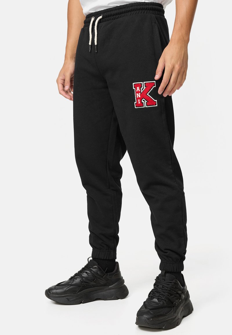Karl Kani RETRO PATCH SLIM FIT - Tracksuit bottoms - black - Zalando.co.uk
