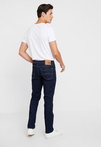 Mustang WASHINGTON - Straight leg jeans - super dark/dark-blue denim ...