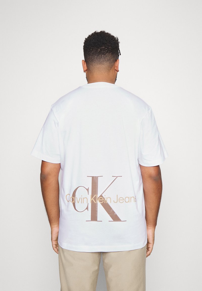 Calvin Klein Jeans Plus PLUS ARCHIVAL MONOLOGO BACK - T-Shirt print - bright white/weiß - Zalando.at