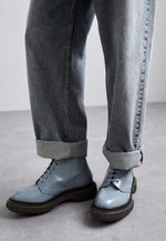 Adieu TYPE 196 X UNDERCOVER UNISEX - Plateaustiefelette - blue grey/red ...