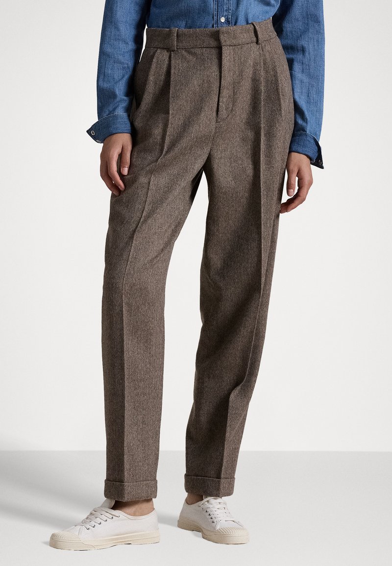 Polo Ralph Lauren PLEATED HERRINGBONE WOOL PANT - Trousers - brown ...