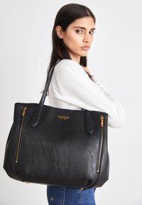 Guess ARJA TOTE - Käsilaukku - BLACK/musta - Zalando.fi