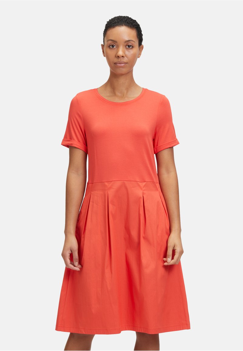 Vera Mont SOMMER MIT KELLERFALTEN - Day dress - sweet papaya/red ...