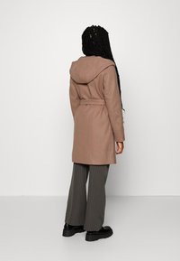 VILA Petite Klassisk frakke - brown/brun - (Pre-owned) - Zalando.dk