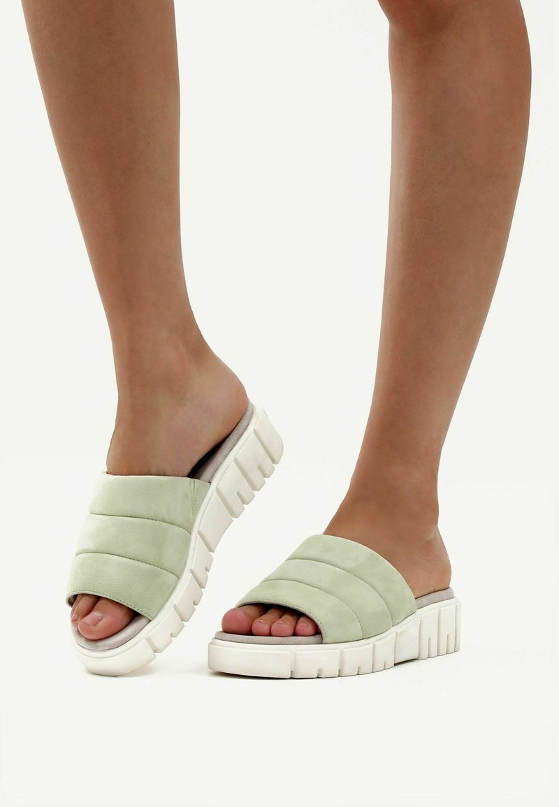 Caprice Sandalias planas - apple suede/verde - Zalando.es