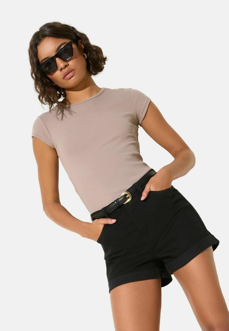 Friends Like These REGULAR FIT-BOYFRIEND - Jeans Shorts - washed black ...