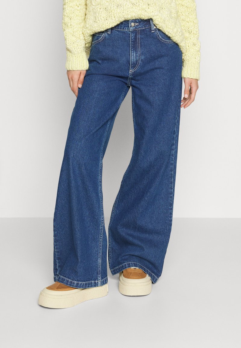 BLANCHE WAYNE BOX JEANS - Flared Jeans - dark-blue denim - Zalando.de