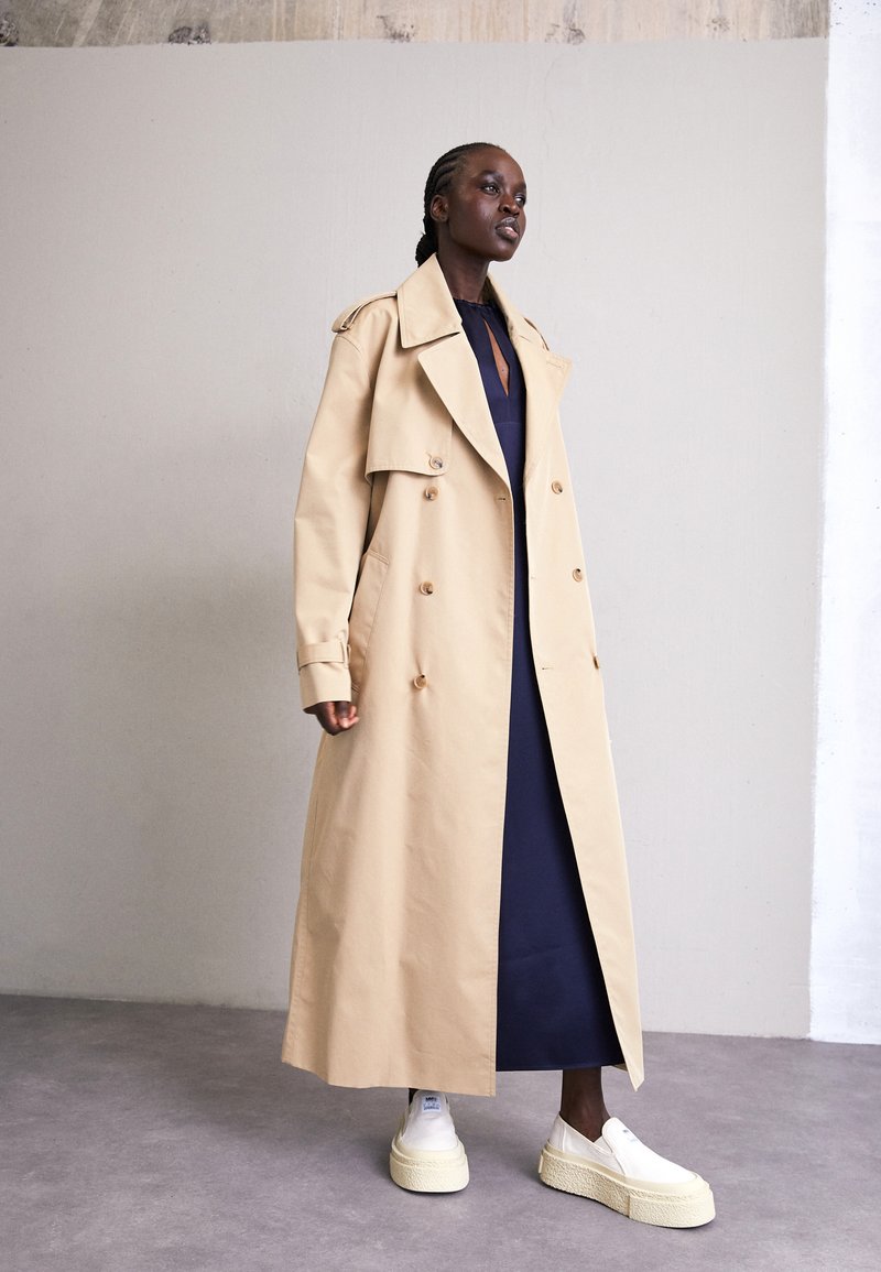 Filippa K Gabardina - sand beige/tierra - Zalando.es