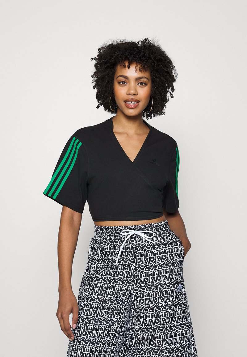adidas Sportswear DANCE CROPPED WRAPPING - Tricou cu imprimeu - black ...