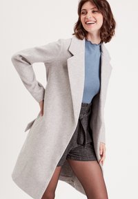 Cache Cache GERADER MIT GÜRTEL - Klassischer Mantel - gris clair ...