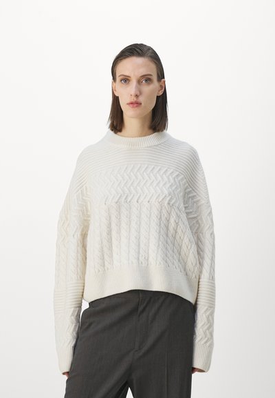 Filippa K BOXY BRAIDED - Strickpullover - chalk white/offwhite - Zalando.at