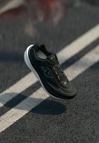 New Balance 1080 V15 - Väglöparskor - black/svart - Zalando.se