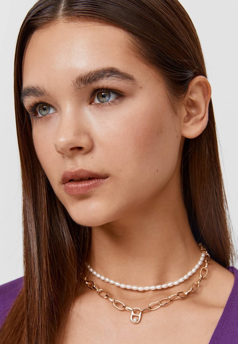 Stradivarius MIT KUNSTPERLEN Naszyjnik White bia y Zalando pl stradivarius-mit-kunstperlen-naszyjnik-white-bia-y-zalando-pl