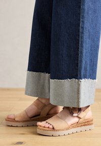 Gabor Sandale cu platformă - sand/bej nisip - Zalando.ro
