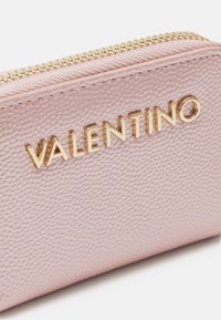 Valentino Bags DIVINA - Portefeuille - rosa metallizzato/rose clair ...