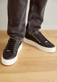 Antony Morato SNEAKER ZIPPER ANIMAL IN PRINT REPTILE DOUBLE OPENING ...