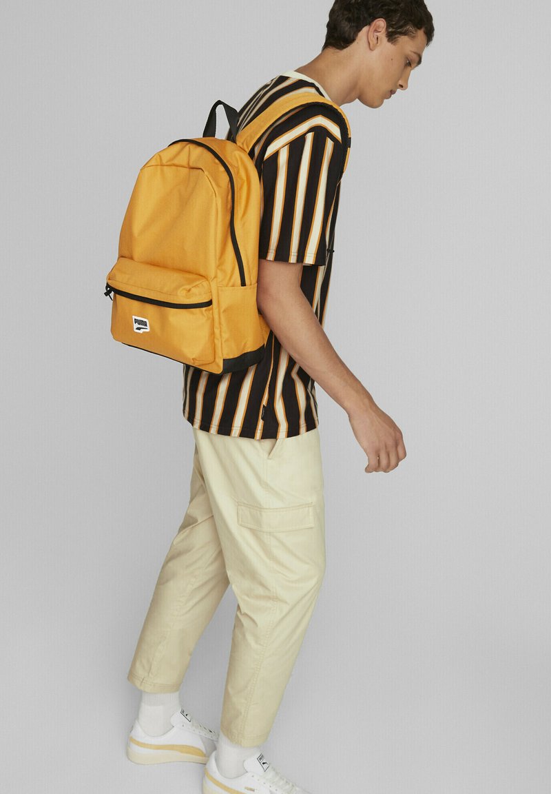 Puma DOWNTOWN - Sac à dos - desert clay/beige - ZALANDO.BE