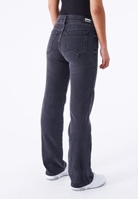 Dr.Denim LEXY STRAIGHT - Straight leg -farkut - black mist/musta ...