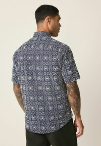 Next REGULAR FIT - TEXTURED EMBROIDERED LEAF SHORT SLEEVE - Shirt ...