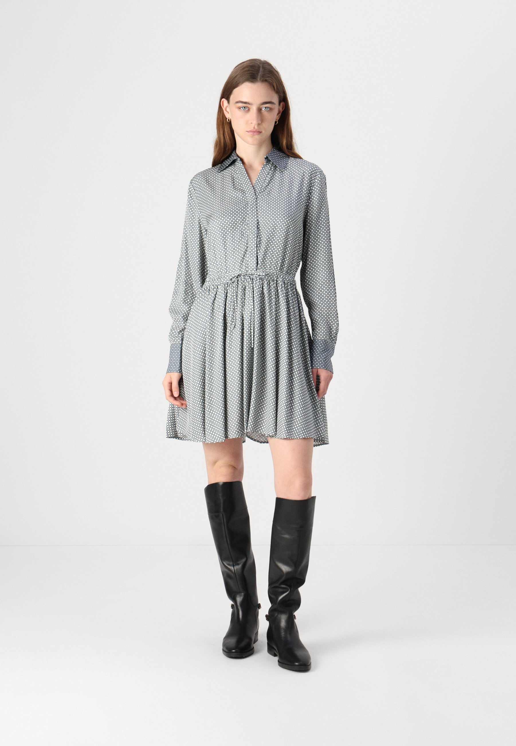 Tommy Hilfiger FLUID BELTED SHORT DRESS Blusenkleid white light blue weiB Zalando